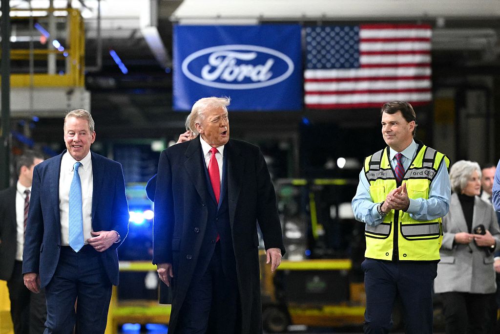 Trump flips off Ford worker – and boasts about revving the US economy ...