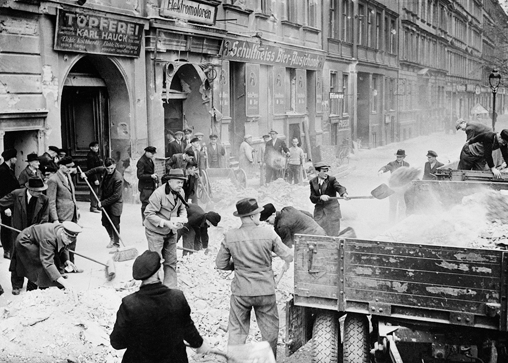 Caught between Hitler and Bomber Command – the Berliners’ cruel ...